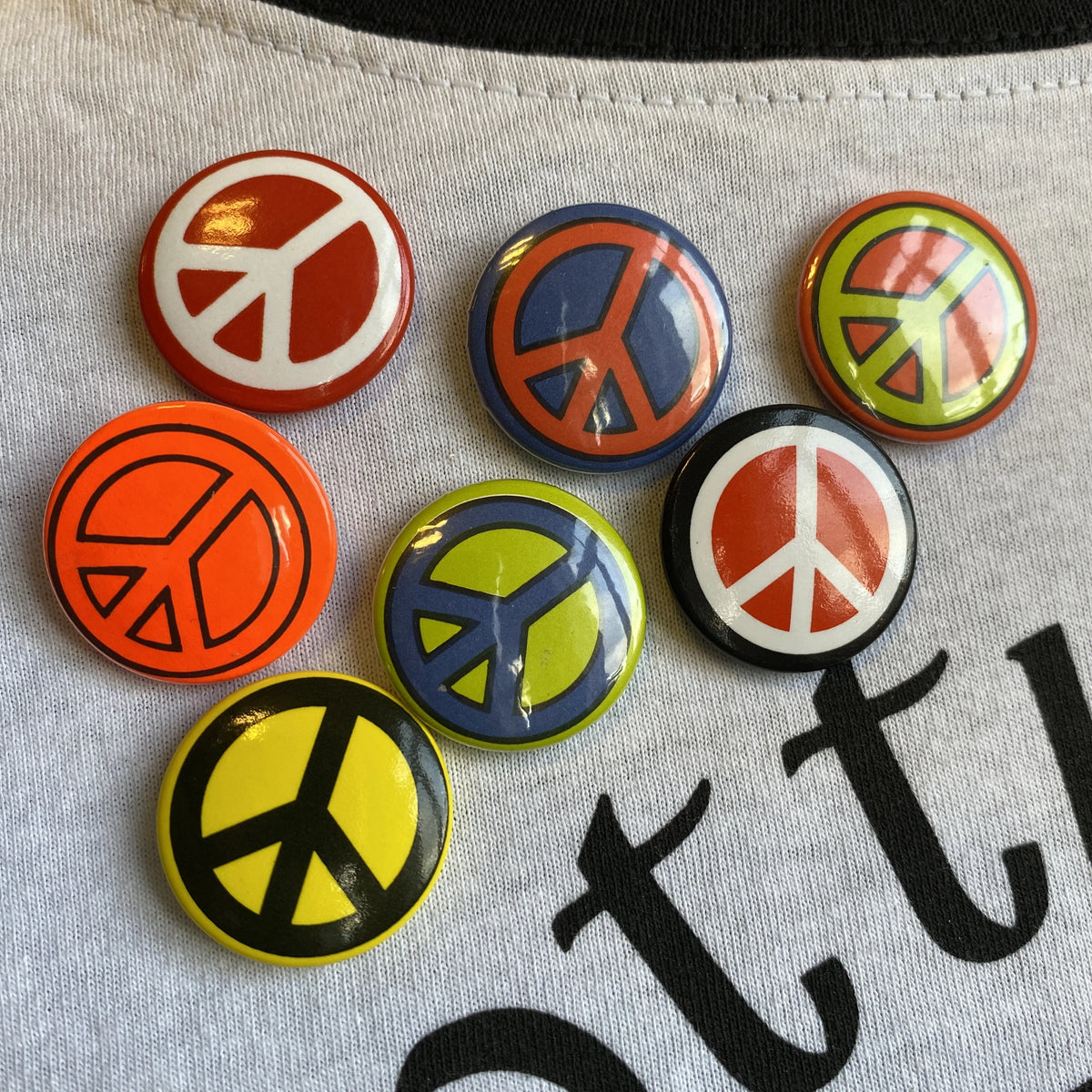 Classic CND Badge (Assorted Colours) – SCND